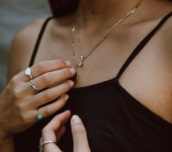 Quels bijoux pour une femme de 40 ans ? - Urban Rings Quels bijoux pour une femme de 40 ans ? - Urban Rings